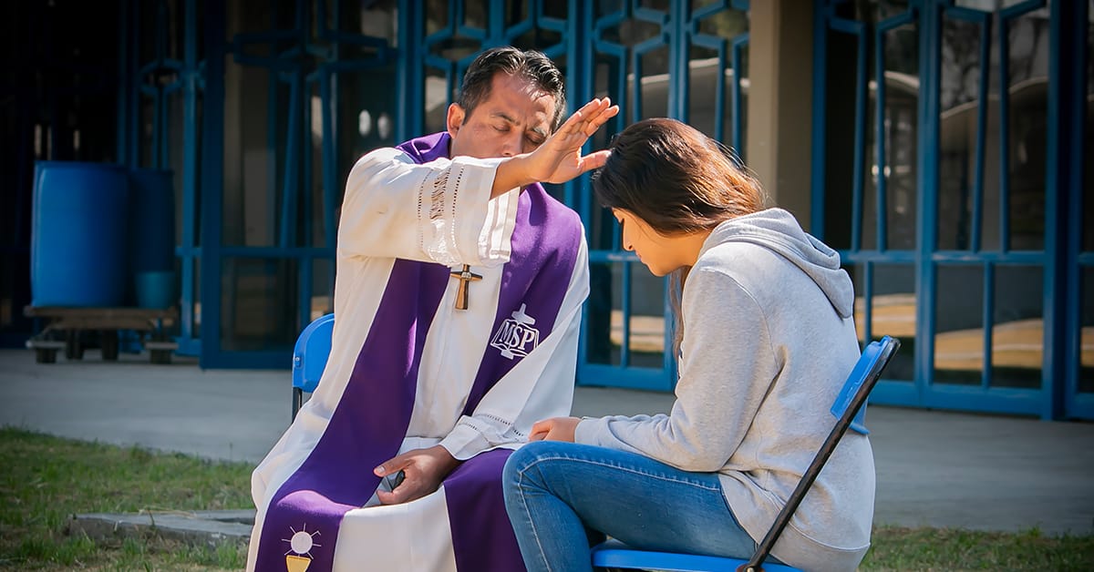 ¿Por qué debemos confesarnos? Descubre 9 beneficios de este sacramento