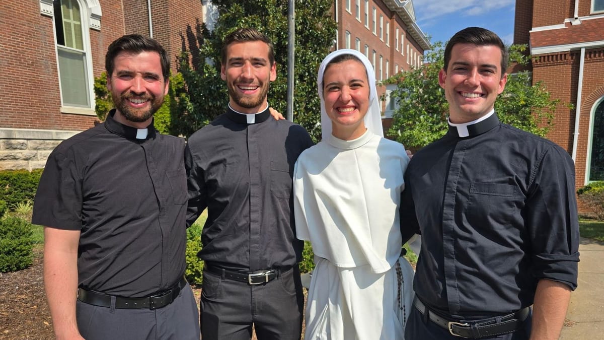 Tres sacerdotes y una religiosa... ¡en una misma familia!